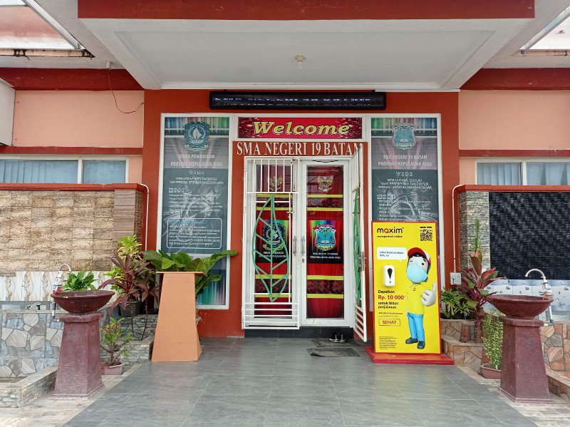 Kepsek SMAN 19 Batam Terkesan Menghindar Saat Dikonfirmasi Soal Temuan ...